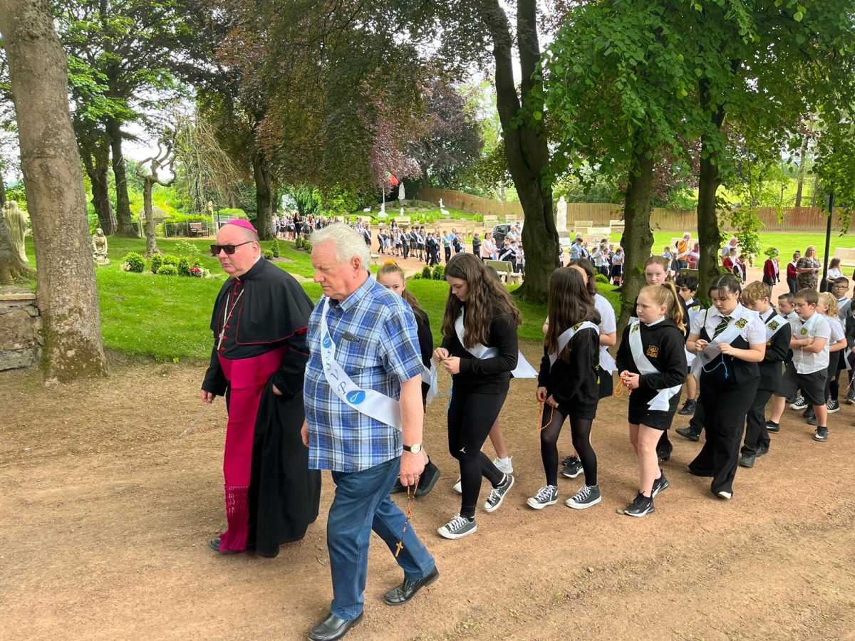 170 MINI VINNIES GATHER AT CARFIN - SSVP Scotland